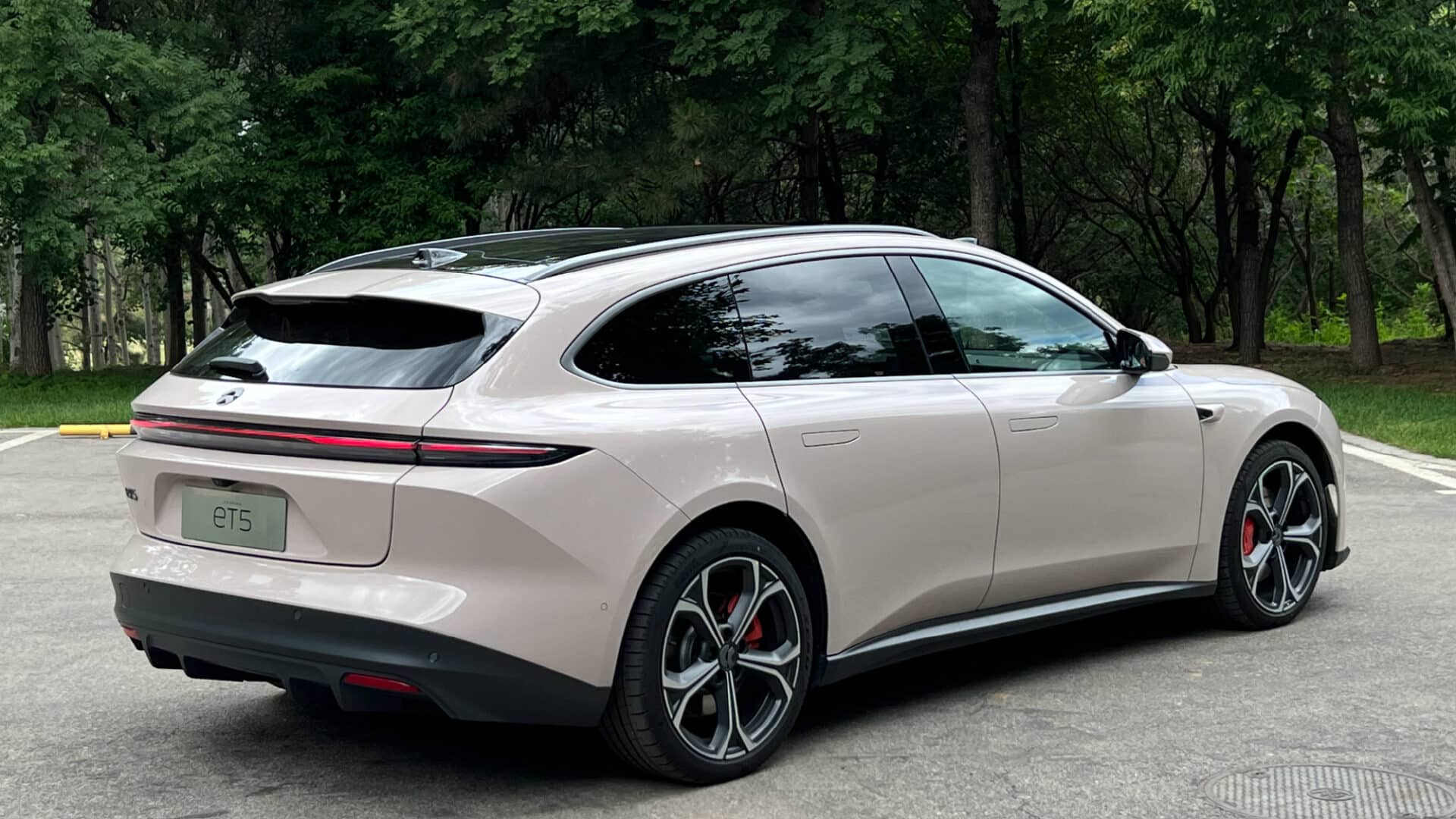 Nio ET5 Touring hits delivery centers in China. Officially launch on June 15