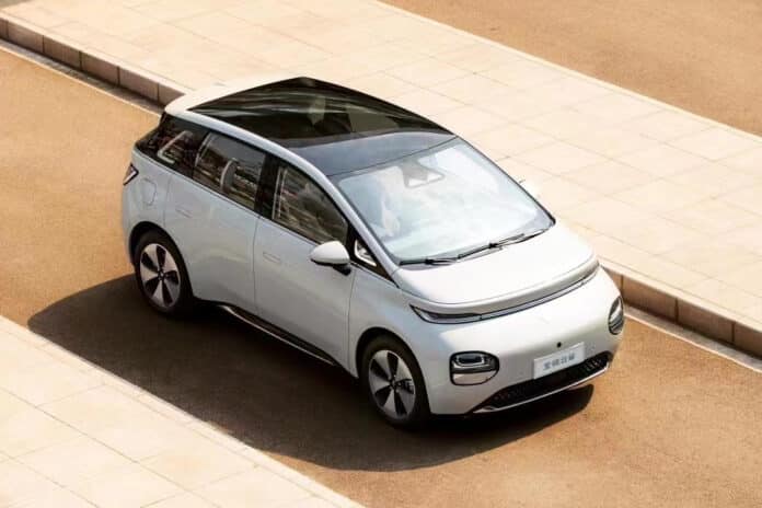 Baojun Yunduo more specs and interior shots leaked. To rival BYD Dolphin