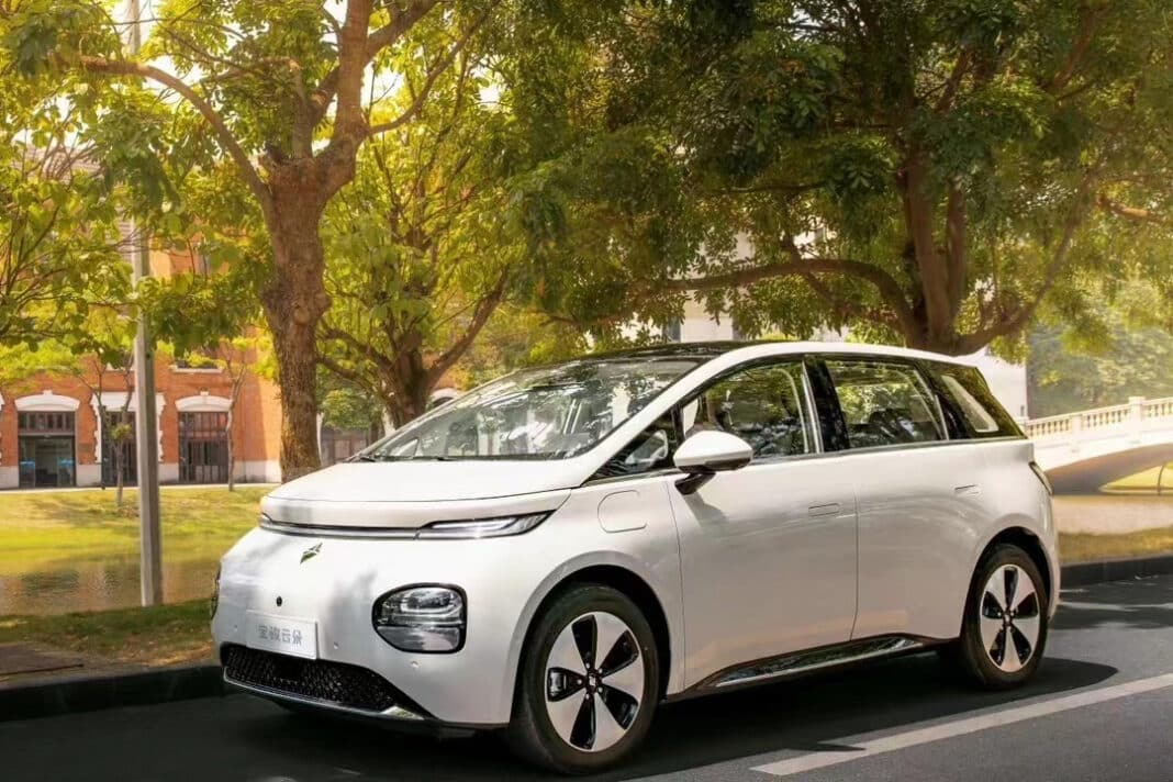 Baojun Yunduo more specs and interior shots leaked. To rival BYD Dolphin