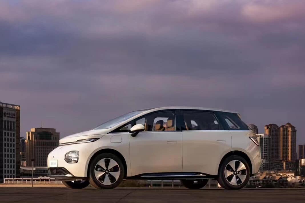 Baojun Yunduo more specs and interior shots leaked. To rival BYD Dolphin