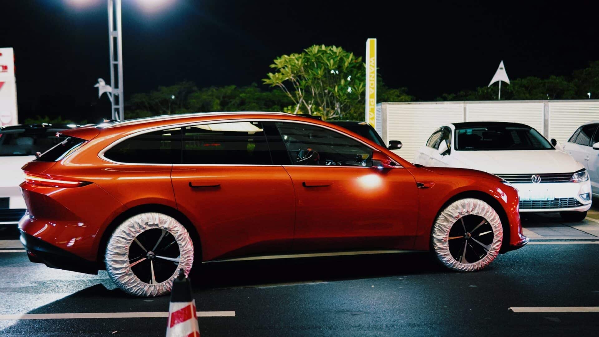 Nio ET5 Touring hits delivery centers in China. Officially launch on June 15