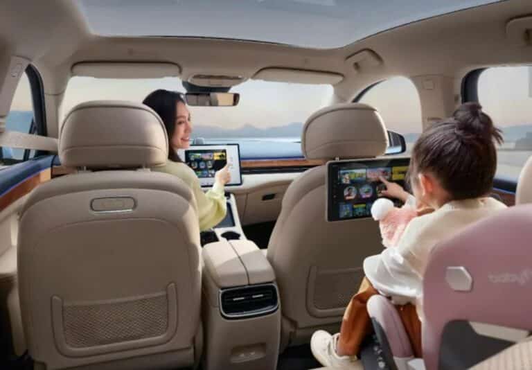 Huawei's new AITO M5 SUV with 1,455 km range starts pre-sale at 35,800 USD