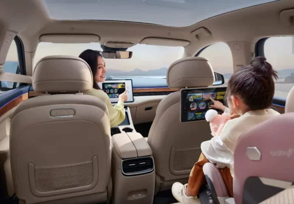 Huawei's new AITO M5 SUV with 1,455 km range starts pre-sale at 35,800 USD