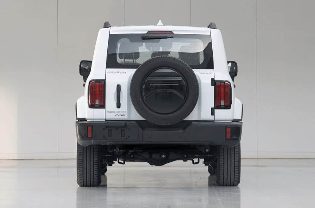 Great Wall Motors' Tank 300 PHEV with 105 km pure electric range spied ...