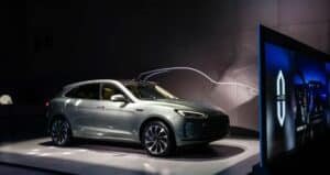 Huawei's new AITO M5 SUV with 1,455 km range starts pre-sale at 35,800 USD