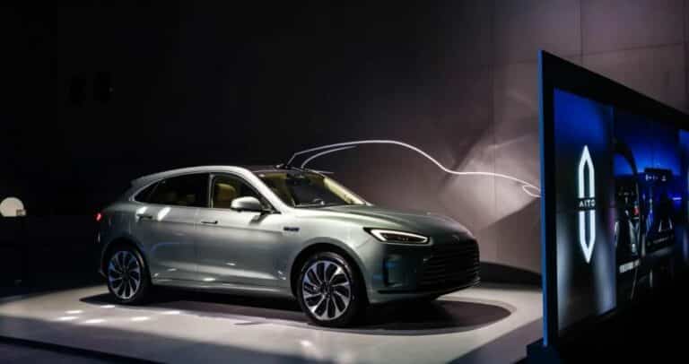 Huawei's new AITO M5 SUV with 1,455 km range starts pre-sale at 35,800 USD