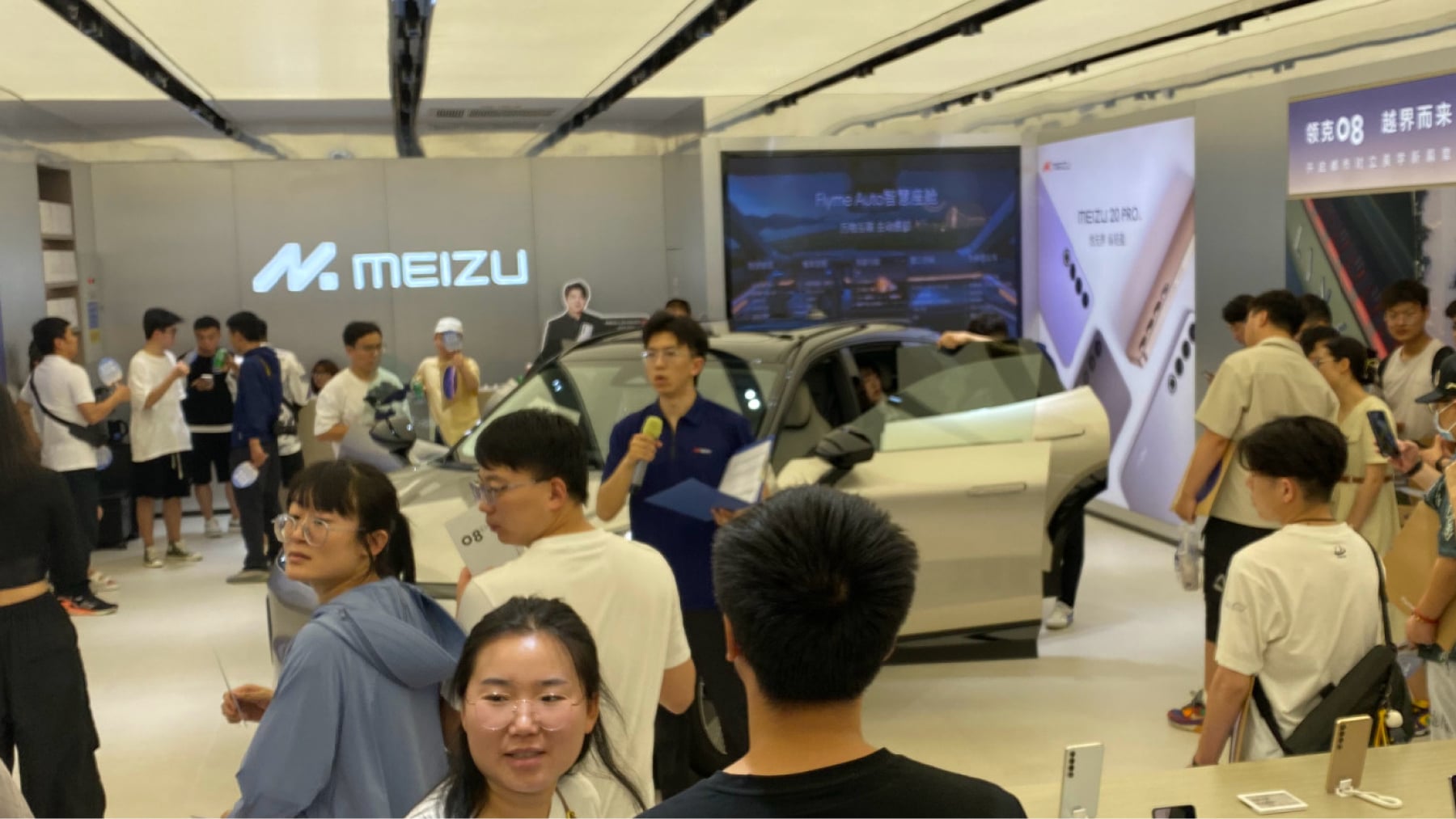 Follow the AITO path. Lynk & Co 08 from Geely hits Meizu stores in China
