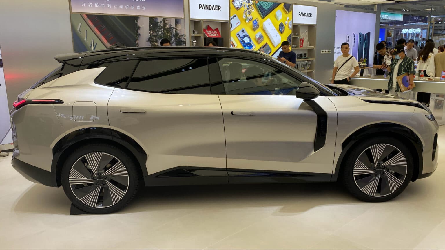 Follow the AITO path. Lynk & Co 08 from Geely hits Meizu stores in China