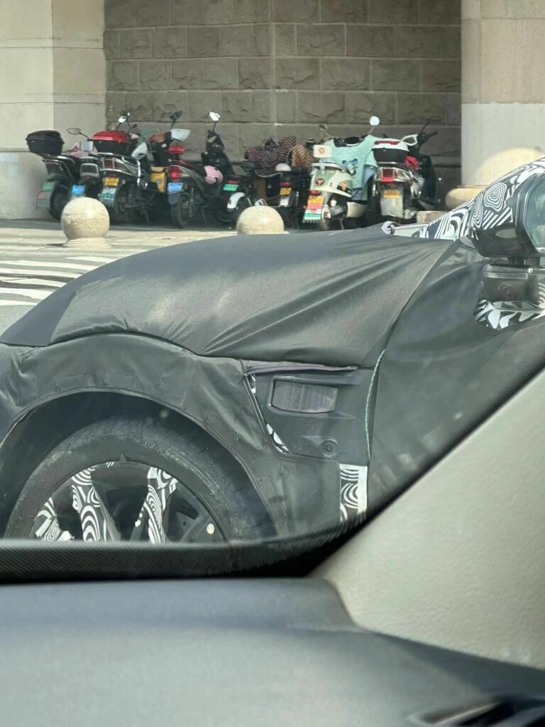 Zeekr CS1E from Geely was spotted in China with 3 LiDAR sensors. To ...