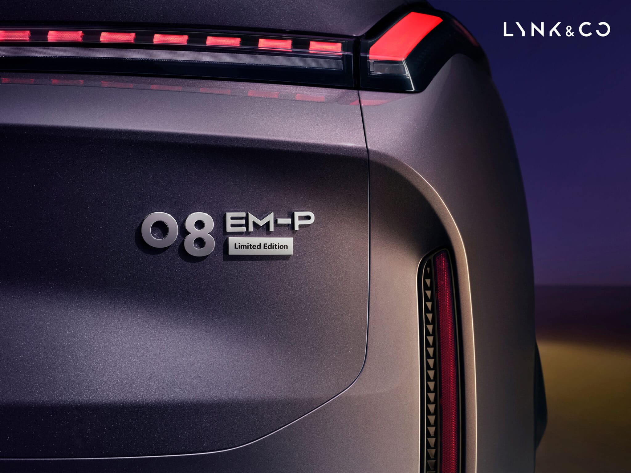 Lynk & Co 08 EM-P PHEV SUV started pre-sales in China for 30,400 USD