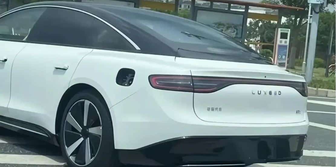 Chery-Huawei's Luxeed all-electric sedan coupe official images unveiled in China