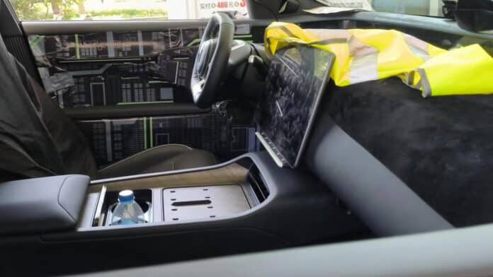 No Emotional Vortex. Avatr 12 interior exposed in spy shots in China