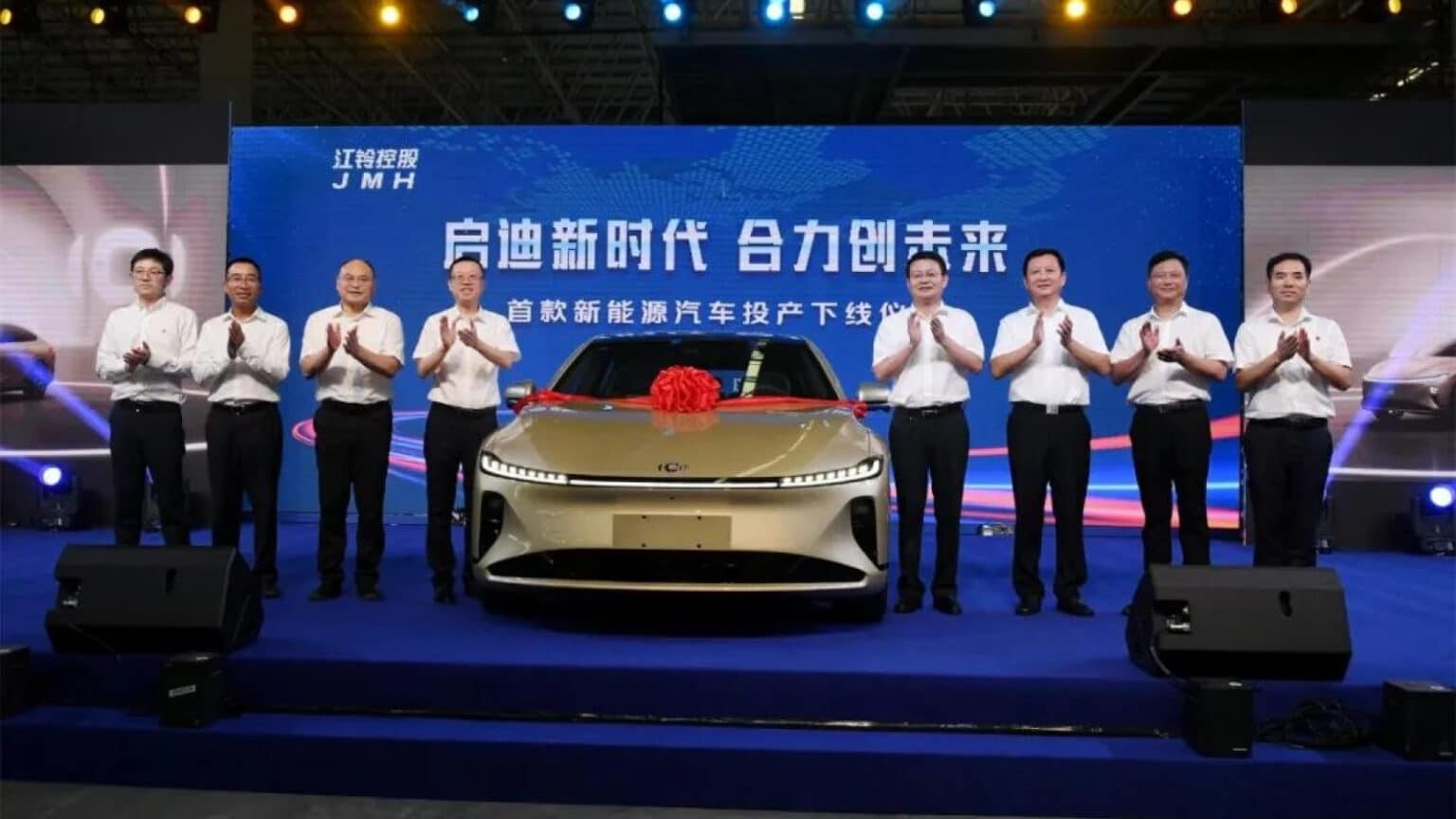Changan Qiyuan A07 rolled off the production line in China with 710 km ...