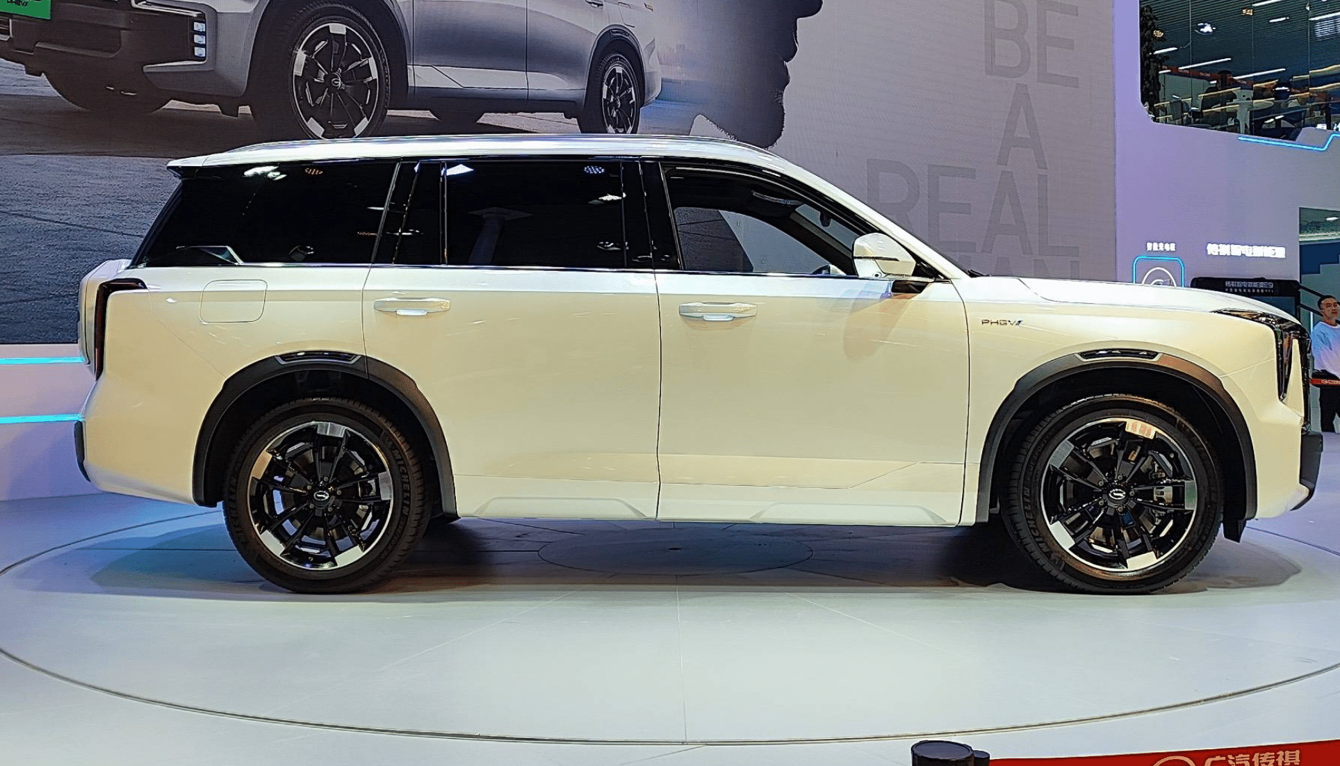 Trumpchi ES9 PHEV makes a debut at Chengdu Auto Show