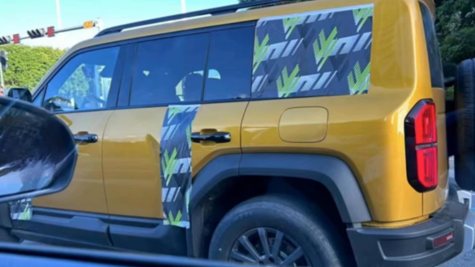 BYD’s Fang Cheng Bao Leopard 5 spied in China without camouflage