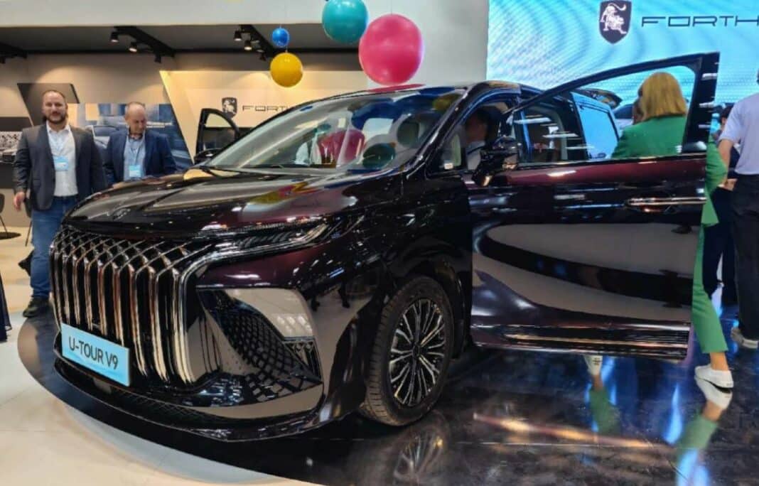 Dongfeng Forthing U-Tour V9 MPV unveiled at IAA Mobility in Munich, available in ICE and PHEV