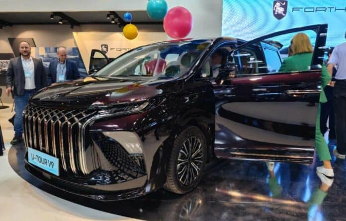 Dongfeng Forthing U-Tour V9 MPV unveiled at IAA Mobility in Munich, available in ICE and PHEV
