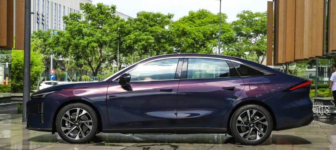 Geely Galaxy L6 PHEV sedan launched in China, 1,370 km range, price starts at 15,900 USD