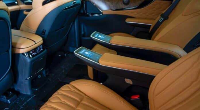 Dongfeng Forthing U-Tour V9 MPV unveiled at IAA Mobility in Munich, available in ICE and PHEV