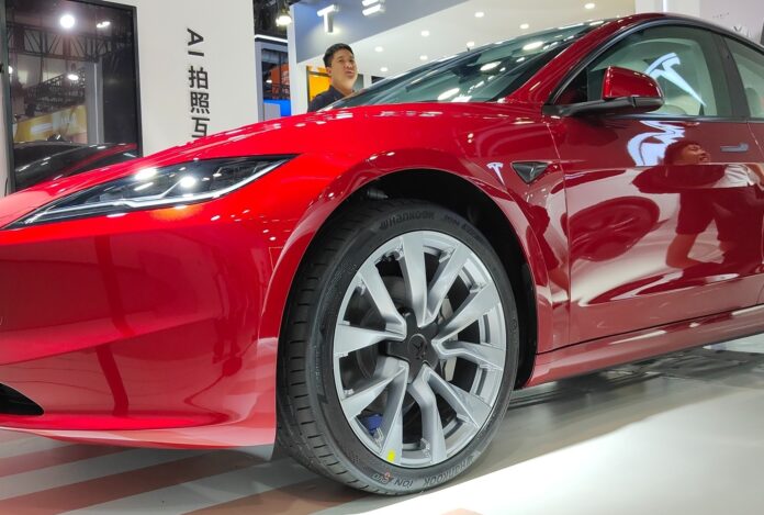 New Tesla Model 3 starts pre-sales in China, starting price 36,000 USD ...