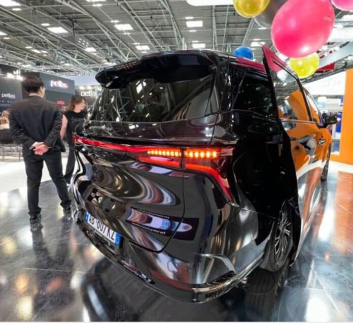 Dongfeng Forthing U-Tour V9 MPV unveiled at IAA Mobility in Munich, available in ICE and PHEV