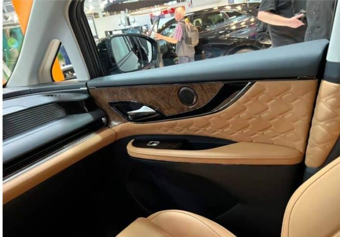 Dongfeng Forthing U-Tour V9 MPV unveiled at IAA Mobility in Munich, available in ICE and PHEV