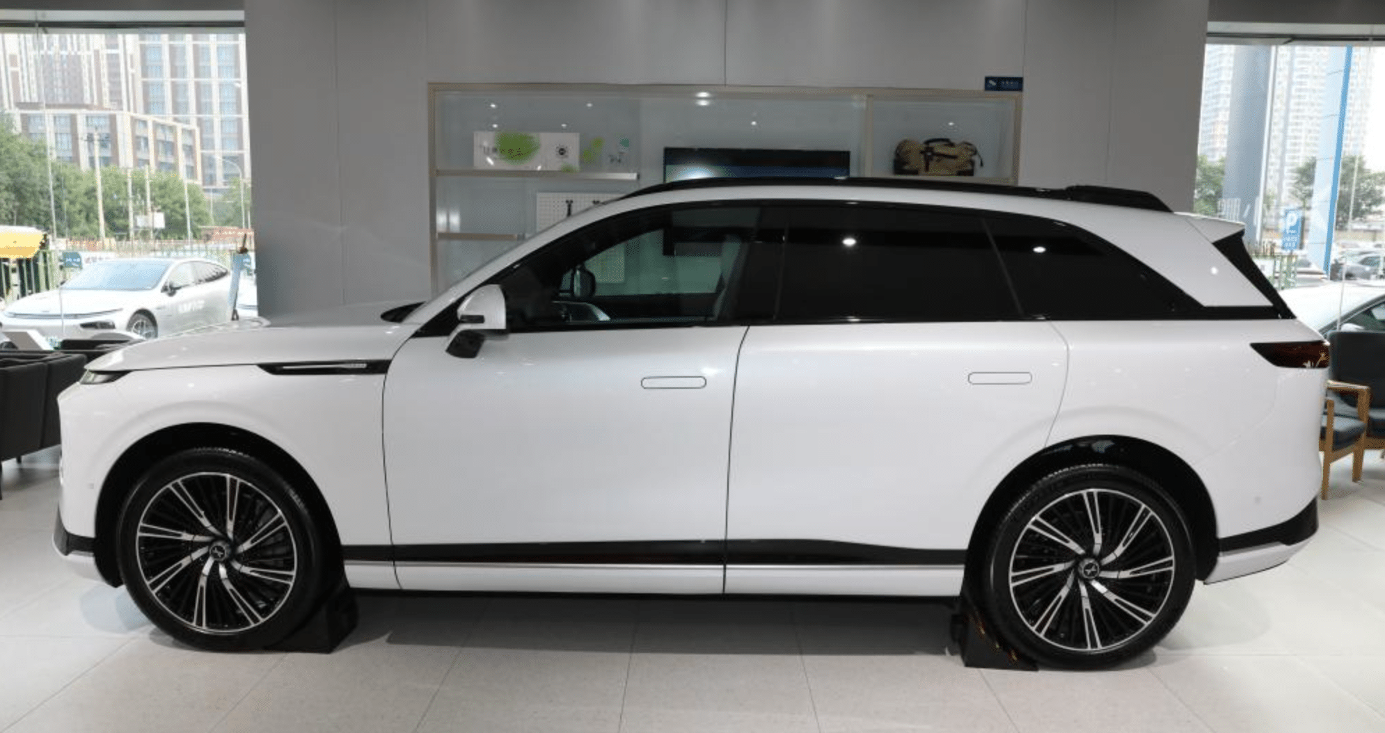 New Xpeng G9 official photos revealed, display cars already in the stores