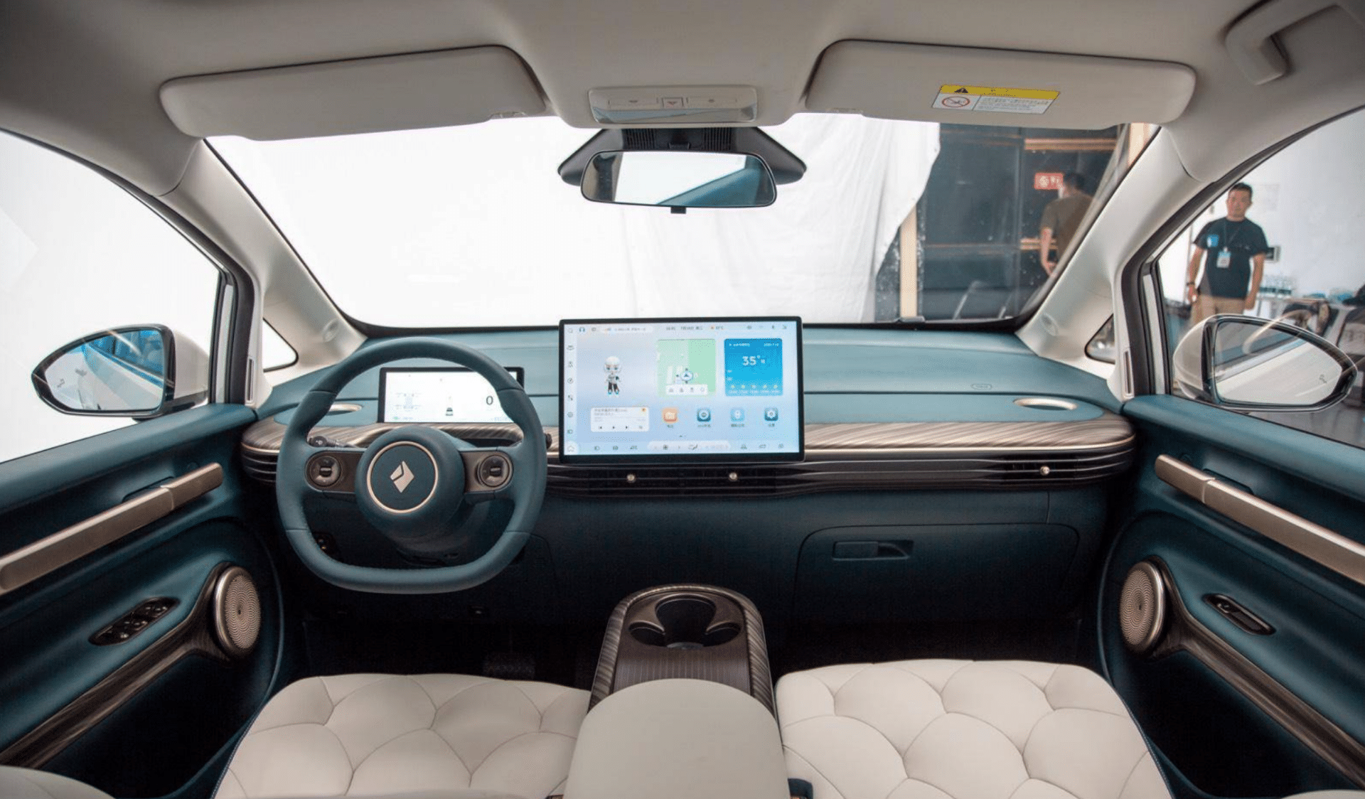 Baojun Cloud EV latest version to change lanes, overtake, park on its own