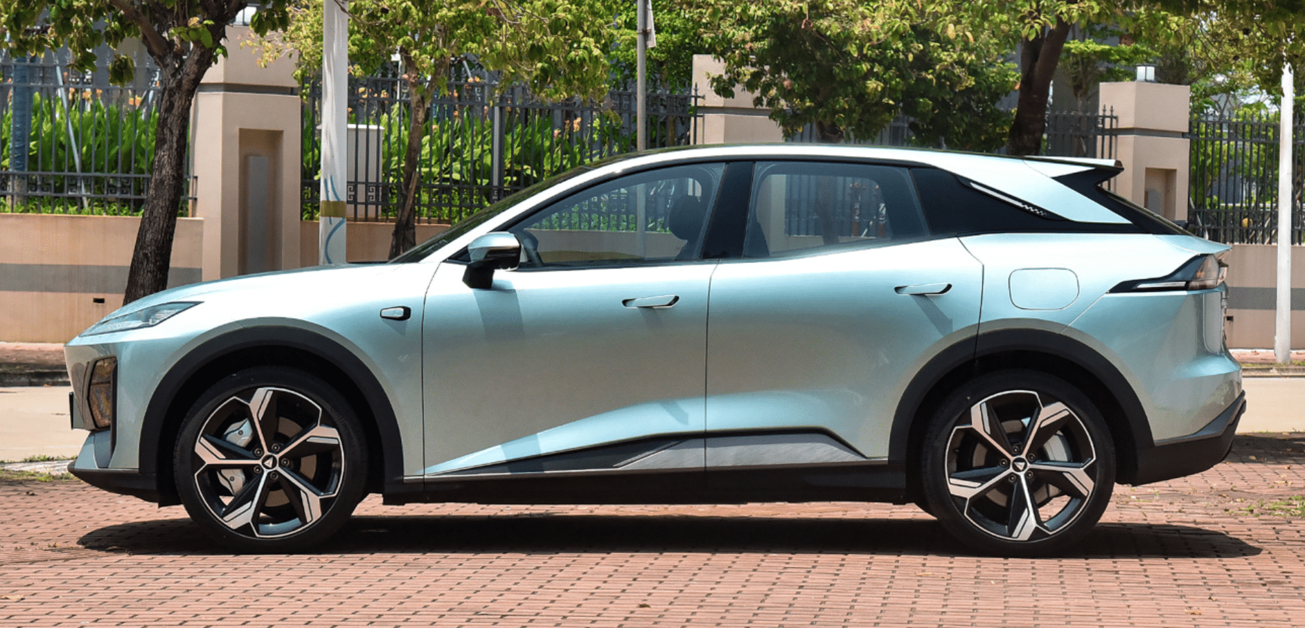 Chinese EV brand Deepal sets a new record as it sells first 100,000 ...