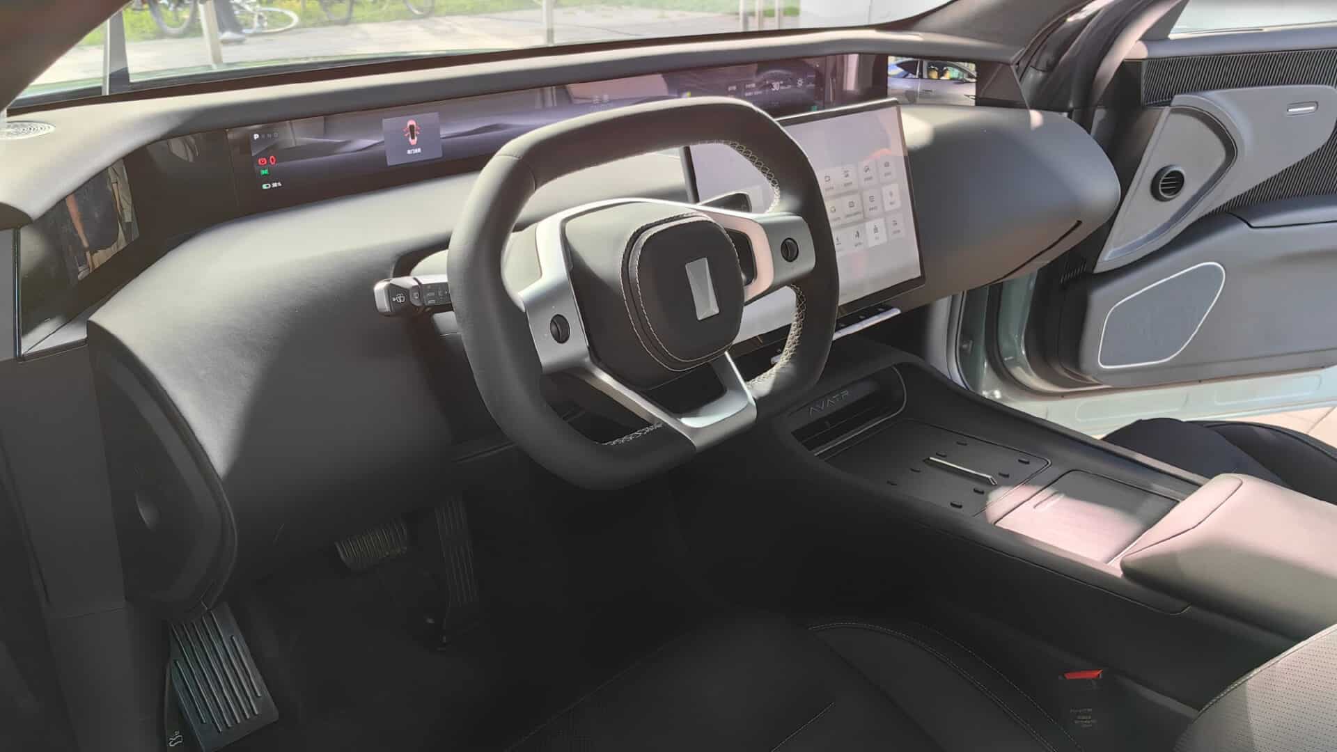 Avatr 12 reveals at the IAA Mobility in Germany with giant screens and 578 hp