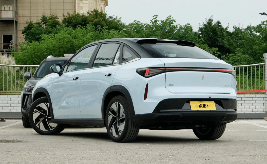 Geely livan 7 EV enters Chinese market