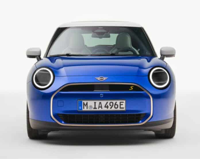 New electric MINI Cooper made in China rolled off assembly line