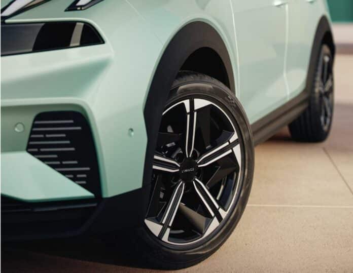 Lynk & Co 06 EM-P SUV rolled off production line