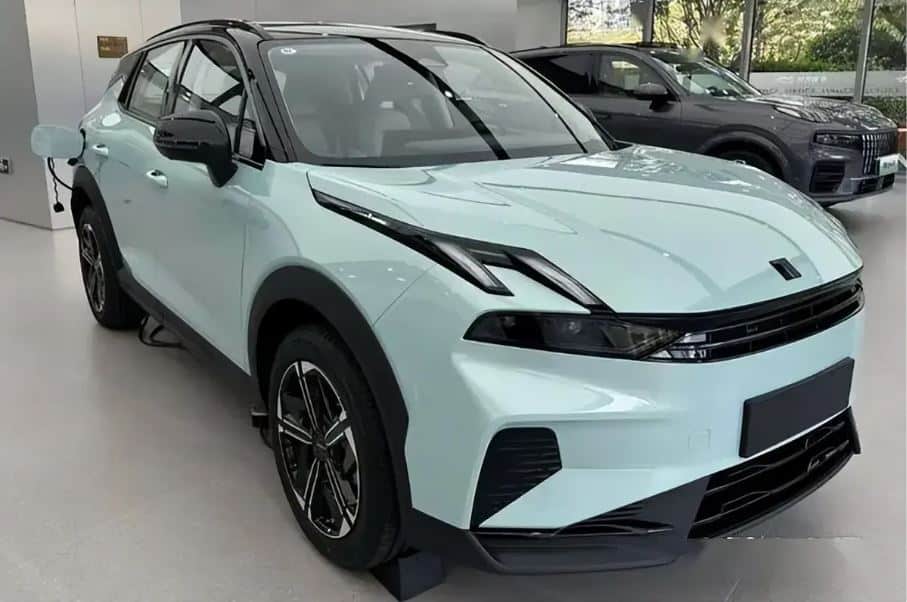 Lynk & Co 06 EM-P SUV starts pre-sale in China
