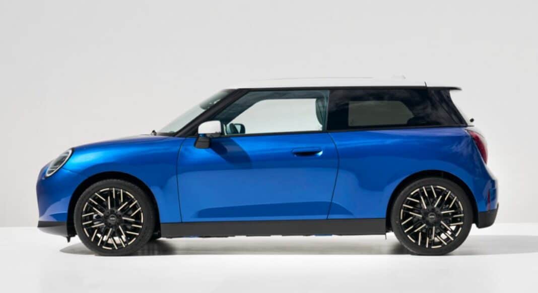 New electric MINI Cooper made in China rolled off assembly line