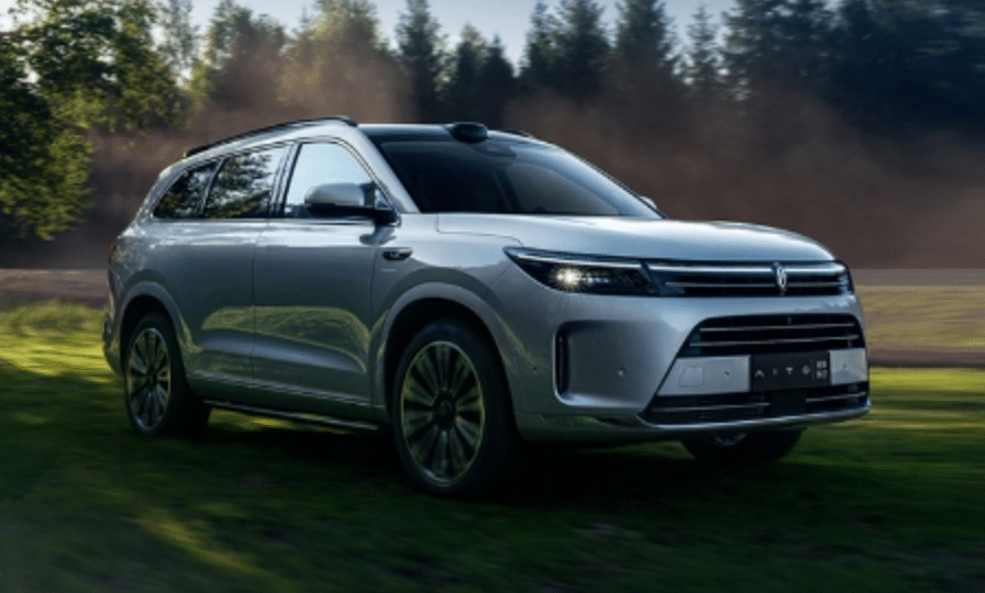 The new version of M7 offers 400 USD discount and other perks