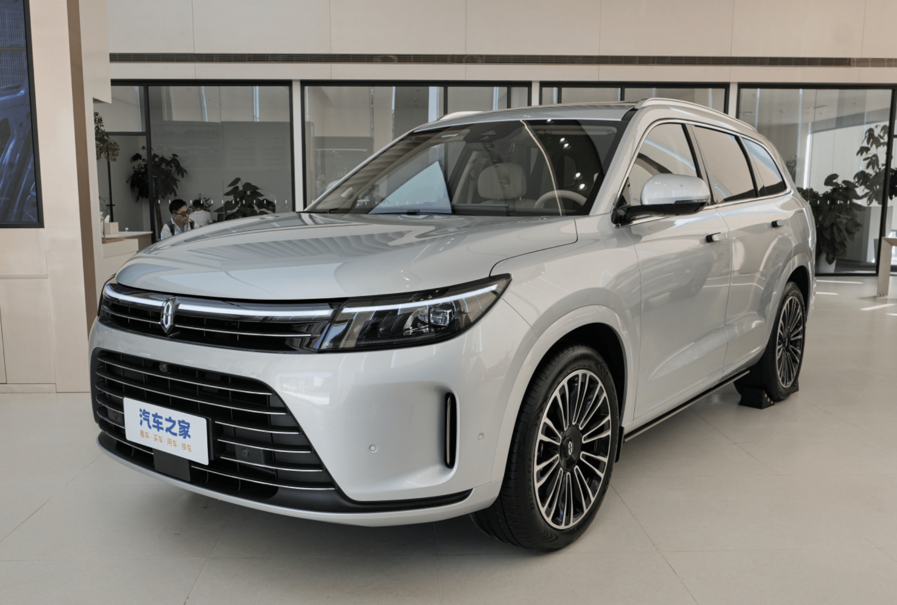 The new version of M7 offers 400 USD discount and other perks