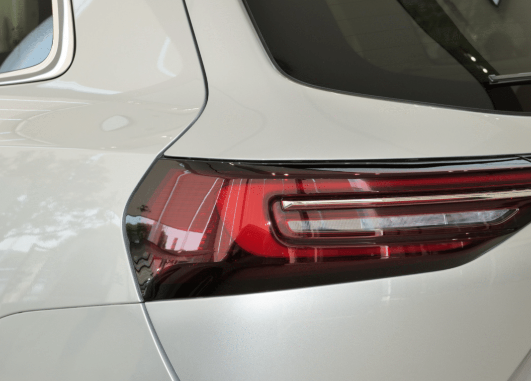 The new version of M7 offers 400 USD discount and other perks