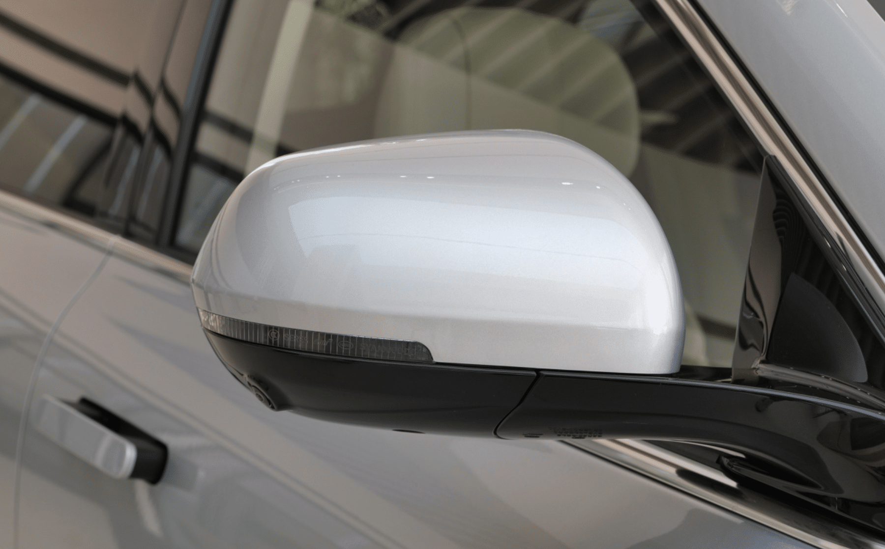 The new version of M7 offers 400 USD discount and other perks