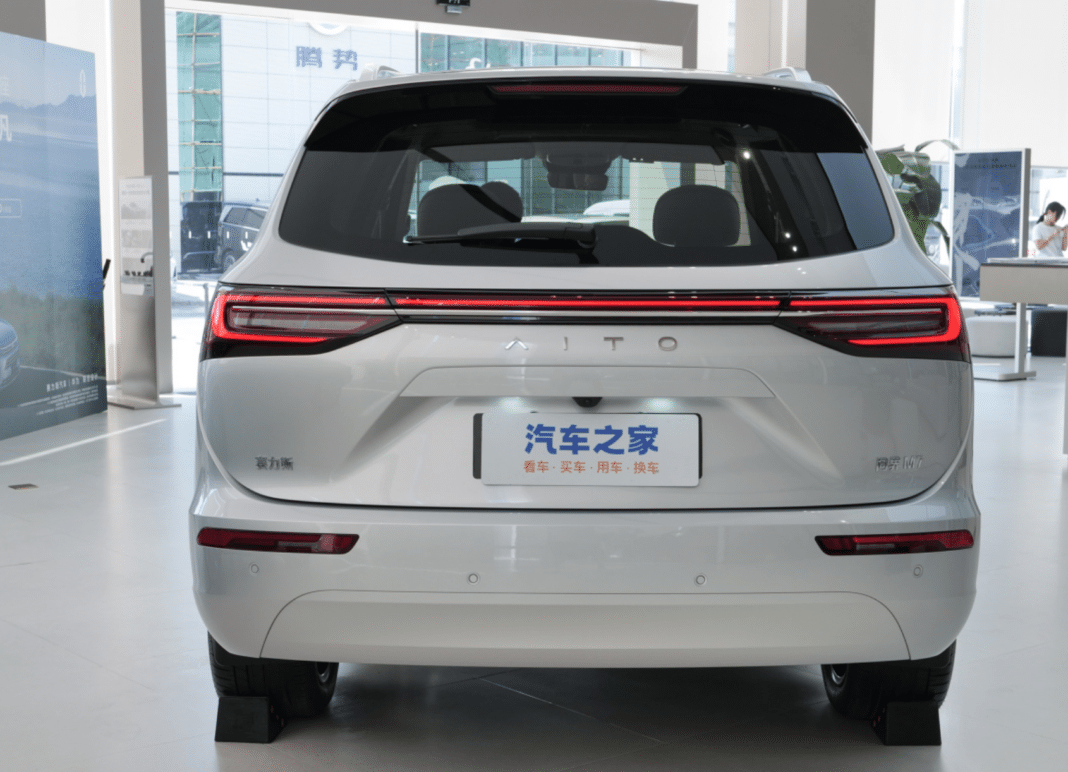 The new version of M7 offers 400 USD discount and other perks