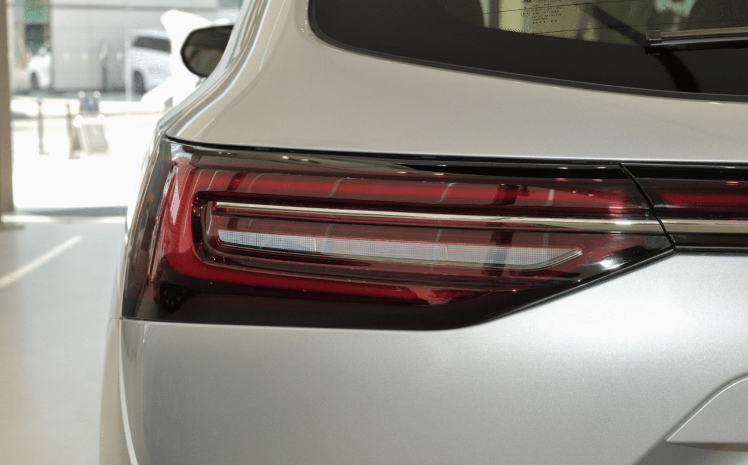 The new version of M7 offers 400 USD discount and other perks