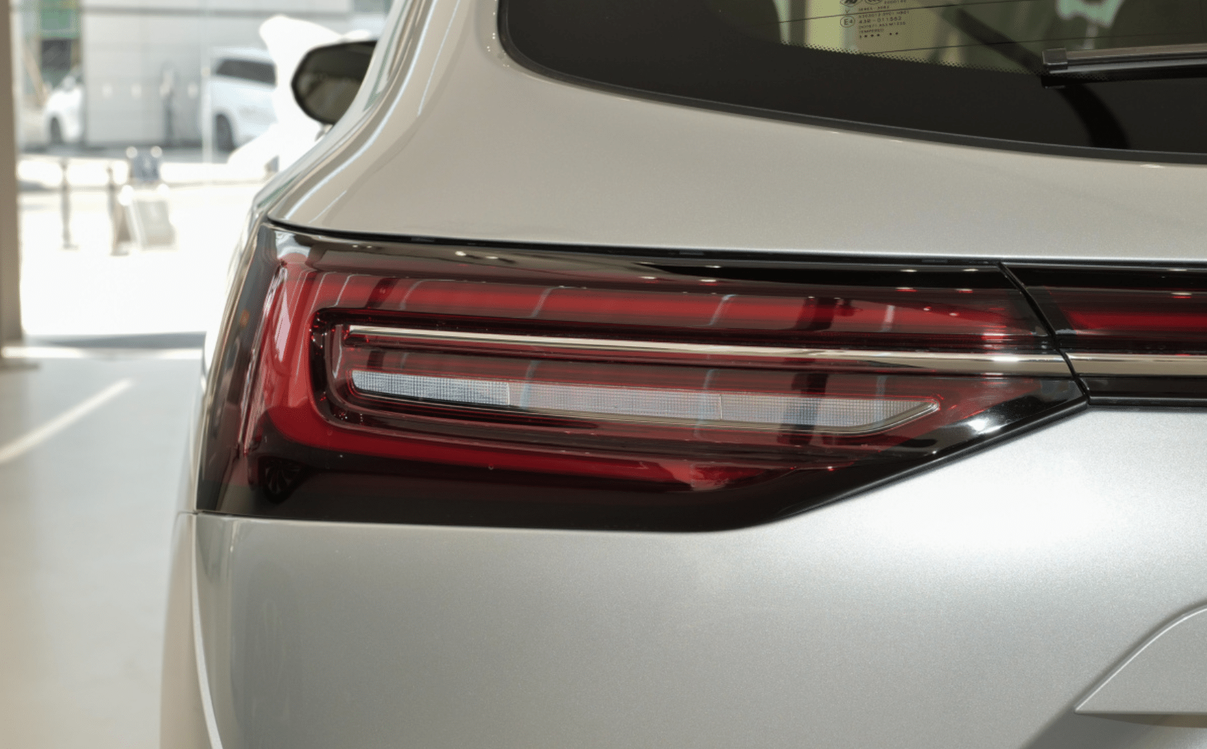 The new version of M7 offers 400 USD discount and other perks