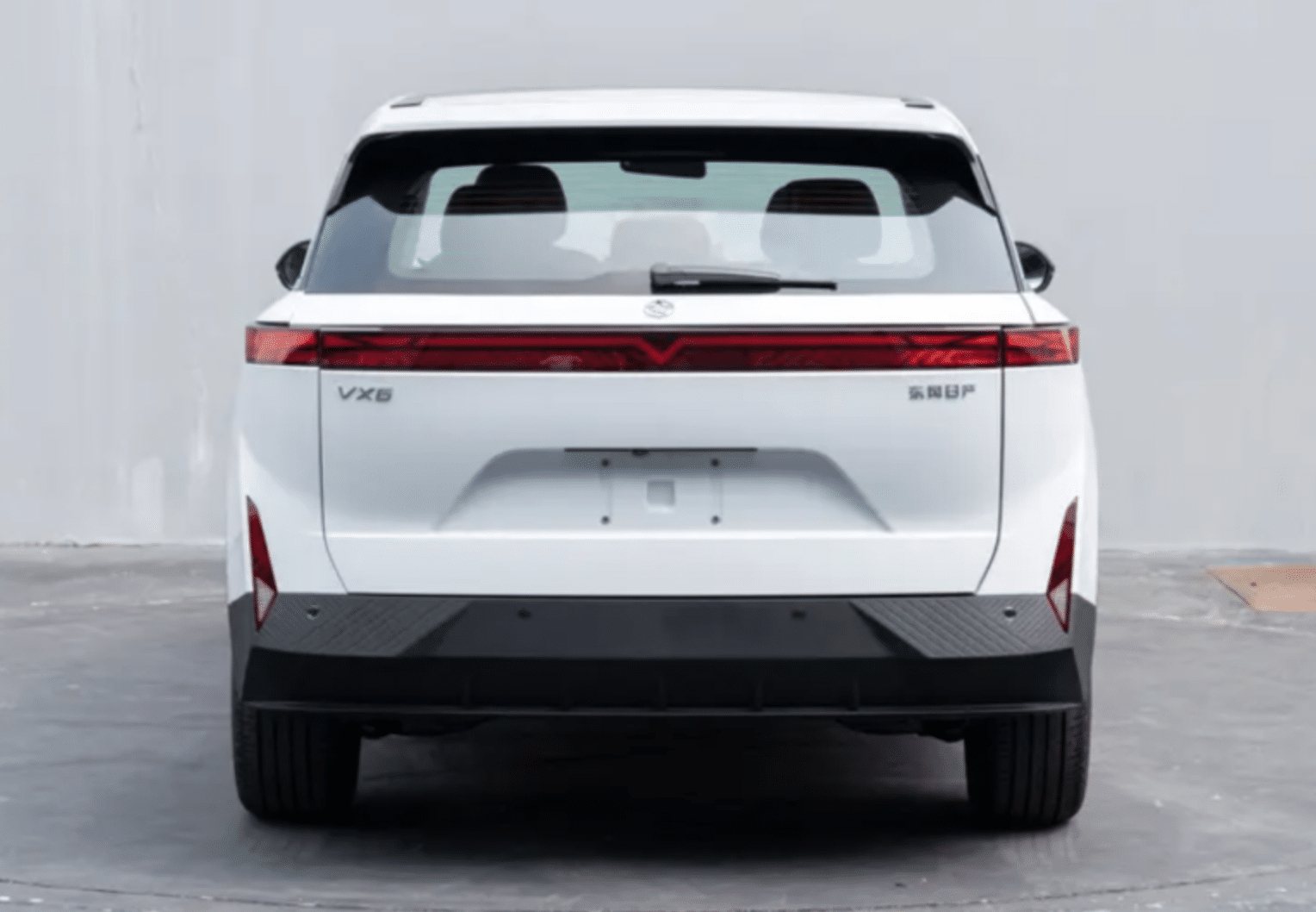 Dongfeng-Nissan Venucia first compact SUV EV debuts October 23