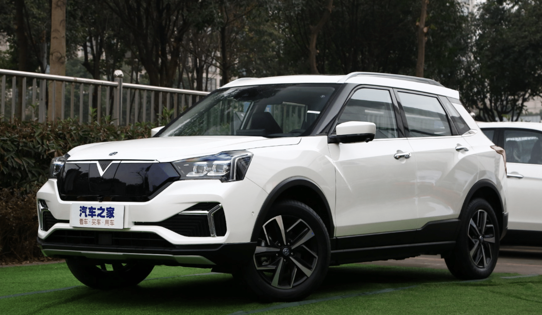 Dongfeng-Nissan Venucia first compact SUV EV debuts October 23