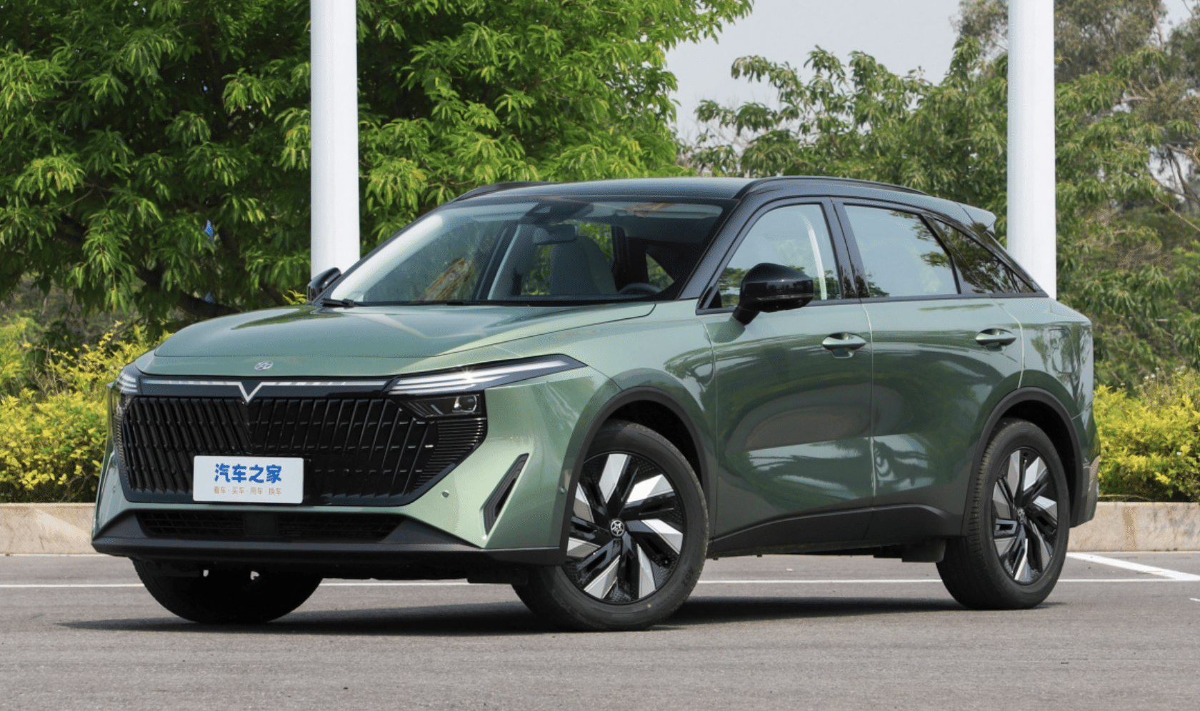 Dongfeng-Nissan Venucia first compact SUV EV debuts October 23