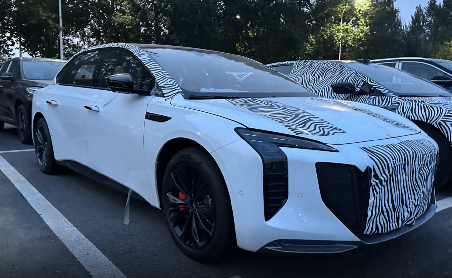 Hongqi new EV applies for sales permit