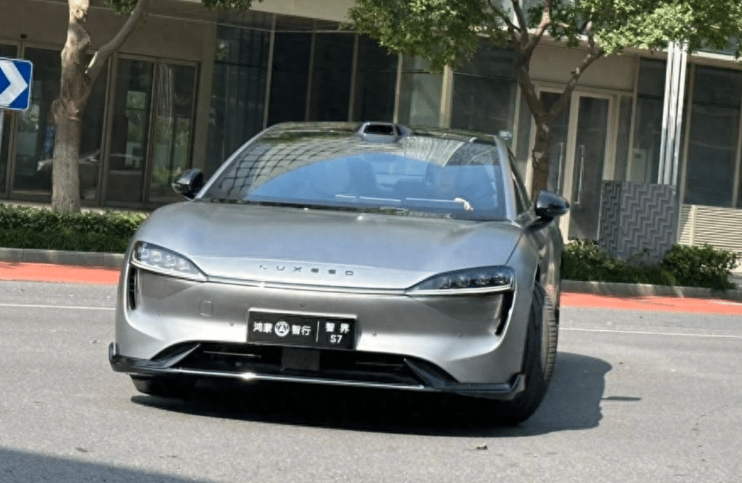 Luxeed S7 front passenger to enjoy Huawei light field screen