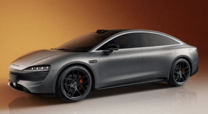 Luxeed S7 front passenger to enjoy Huawei light field screen