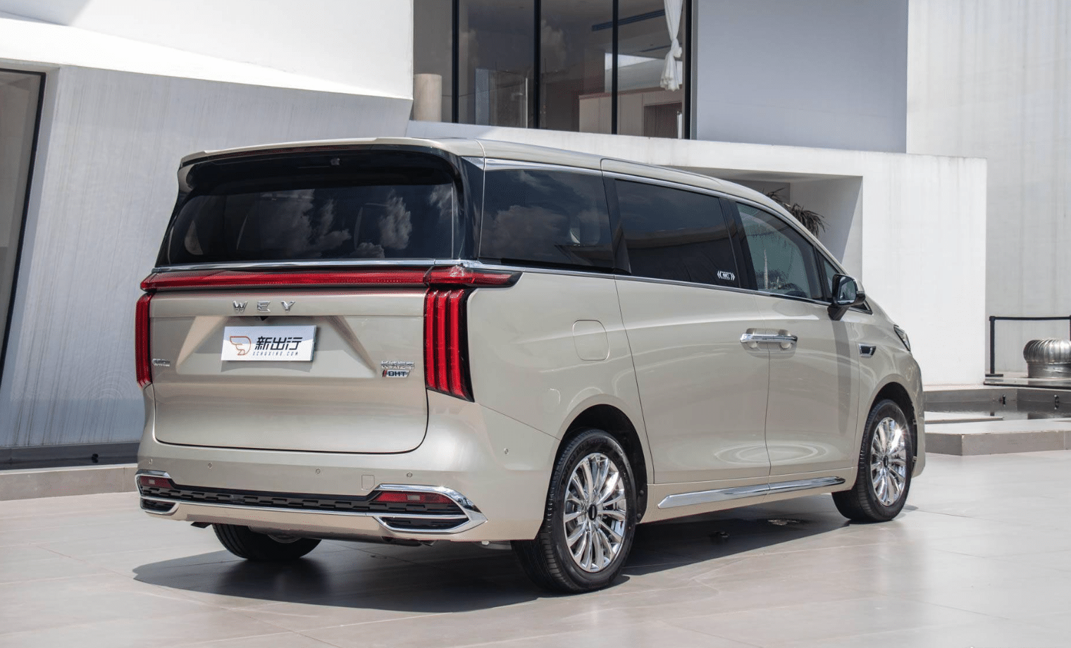 China longest MPV goes on sale