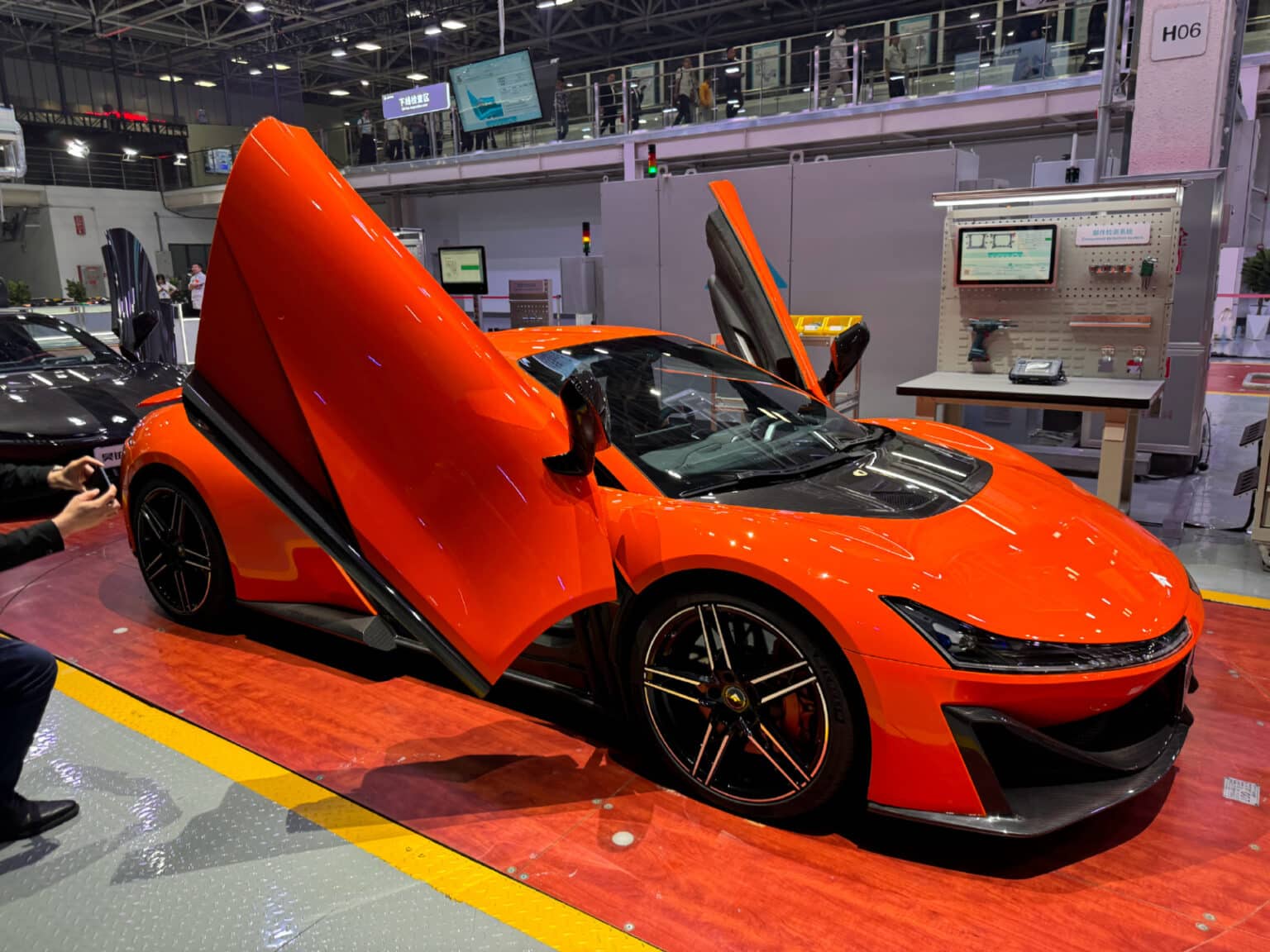 Hyper SSR with 1,224 hp launched in China. Starts at 176,400 USD